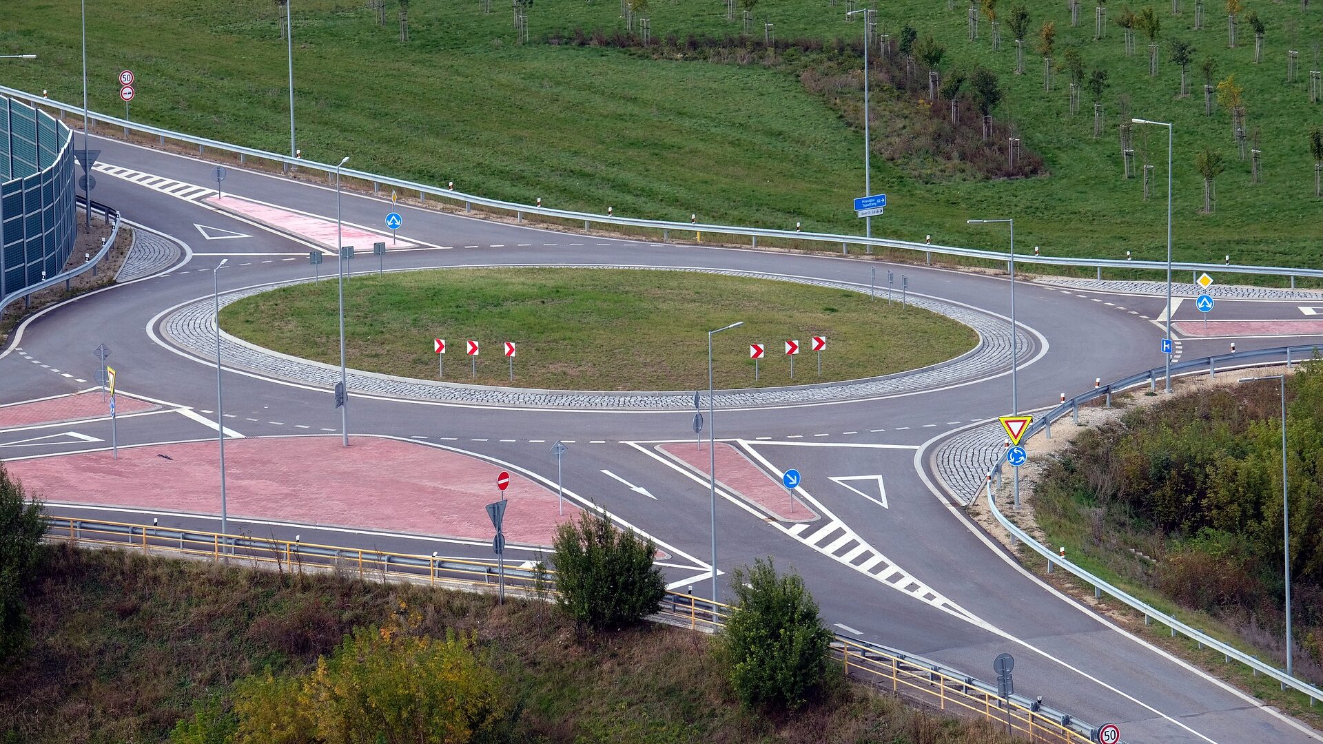 Raccordement de l’autoroute 5 à la 105 : la MRCVG demande une révision ...