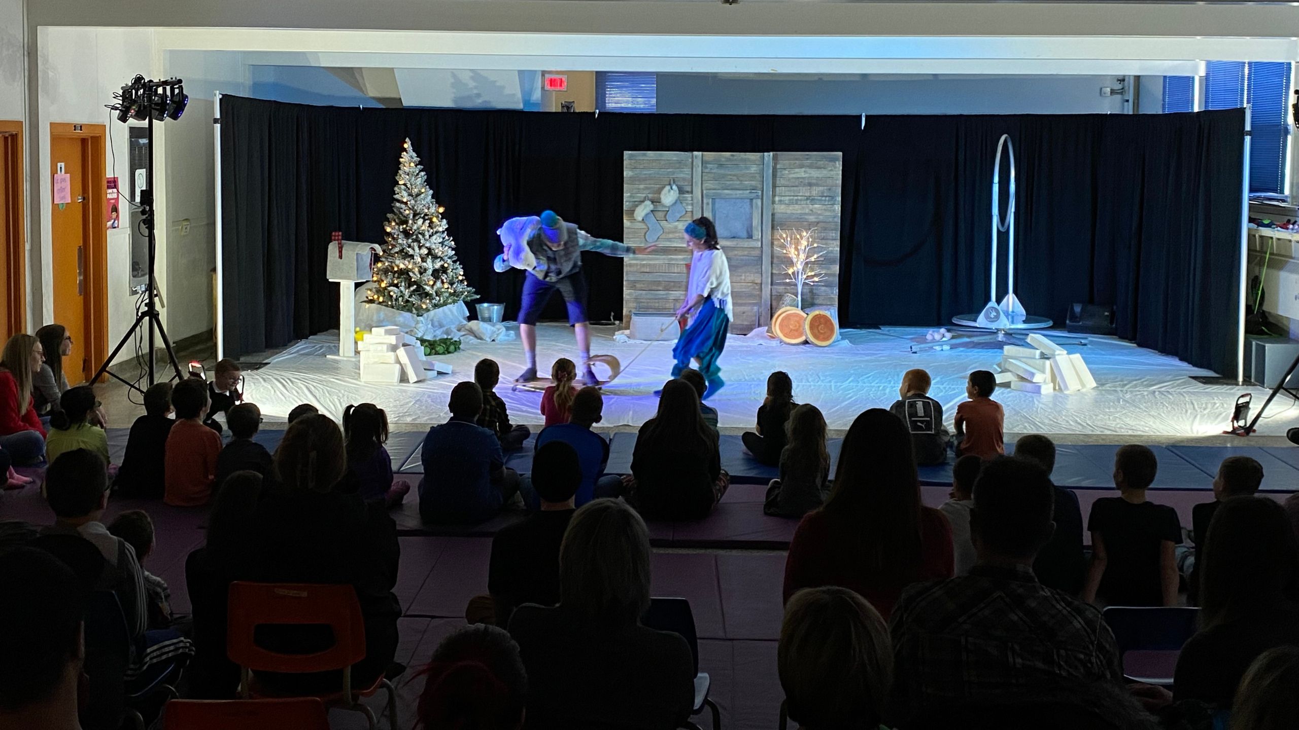 La joie était dans l’air au spectacle Cirque et boules de neige | CHGA
