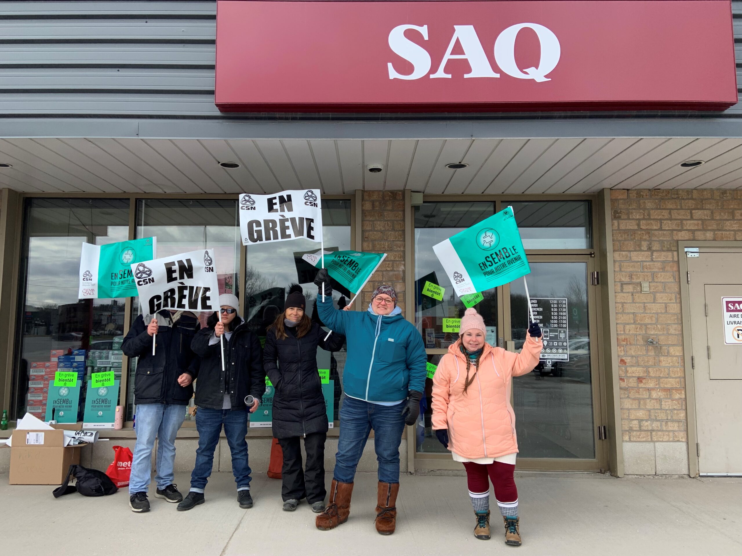 Les employés de la SAQ sont entrés en grève | CHGA