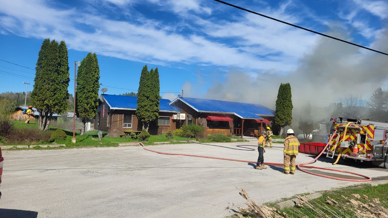 Incendie en cours au restaurant Pineview de Low | CHGA