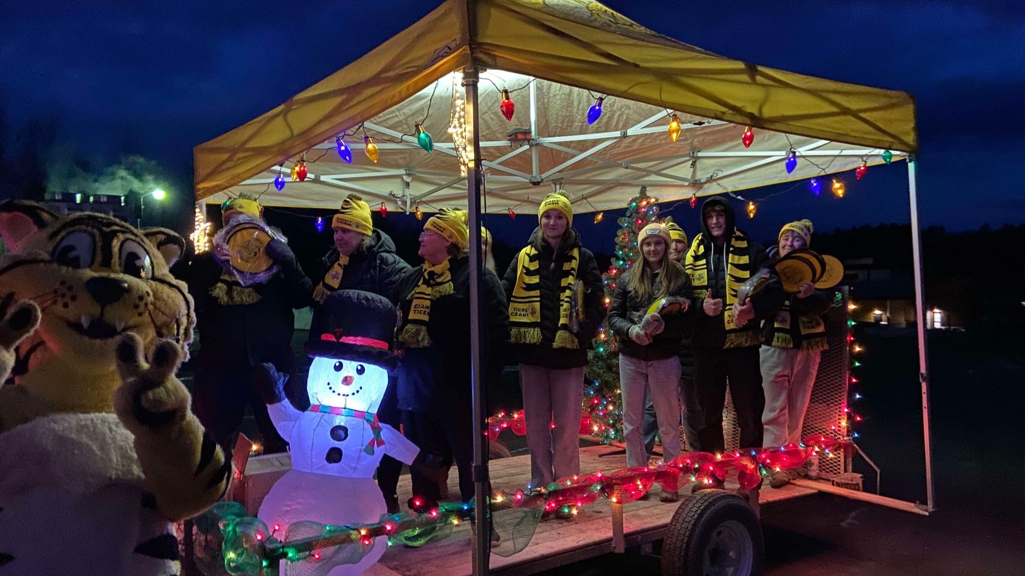 La magie de Noël arrive à Low | CHGA